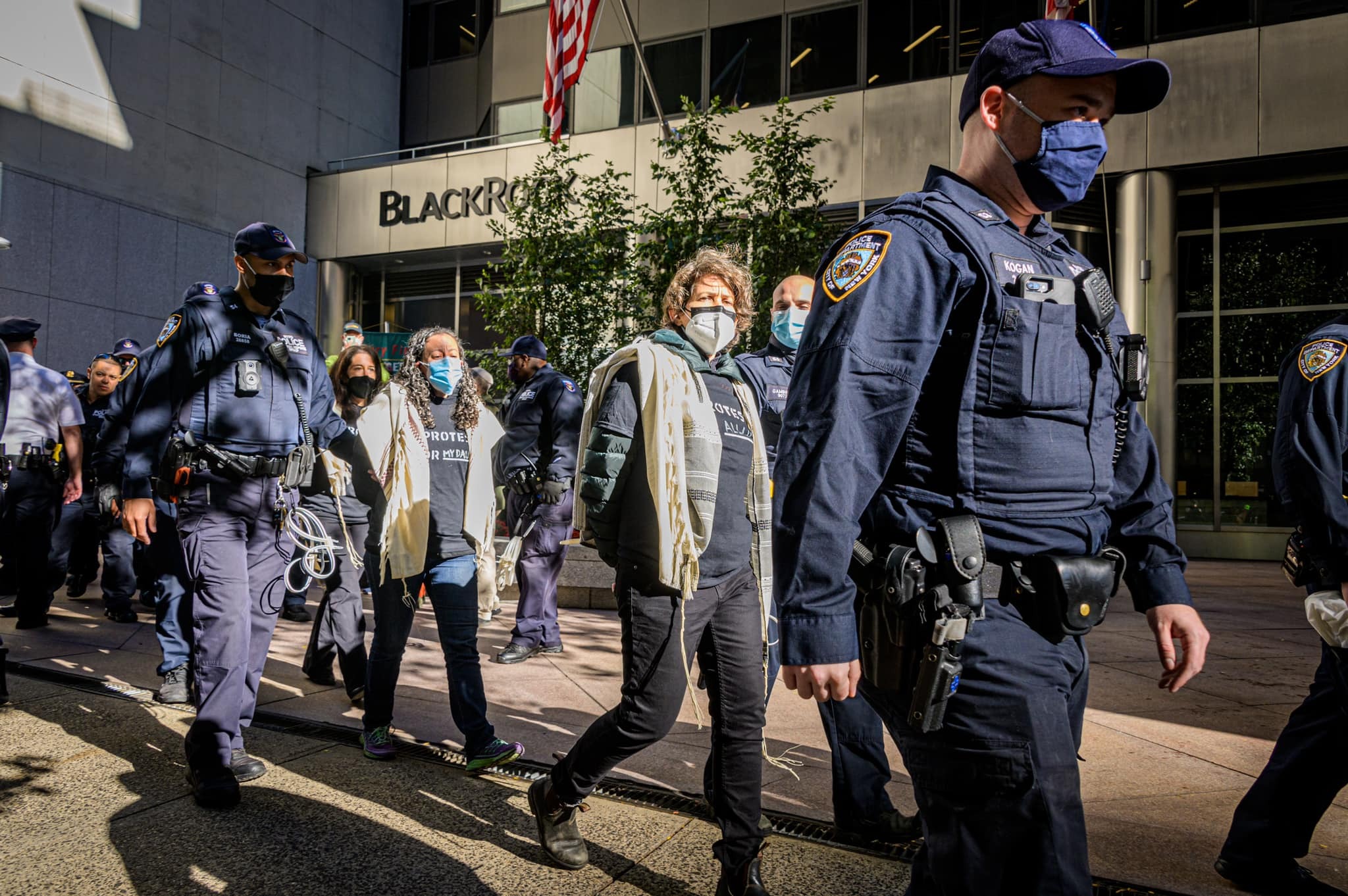 Rabbi Timoner and Rabbi Kolin arrested demanding climate action by Wall ...